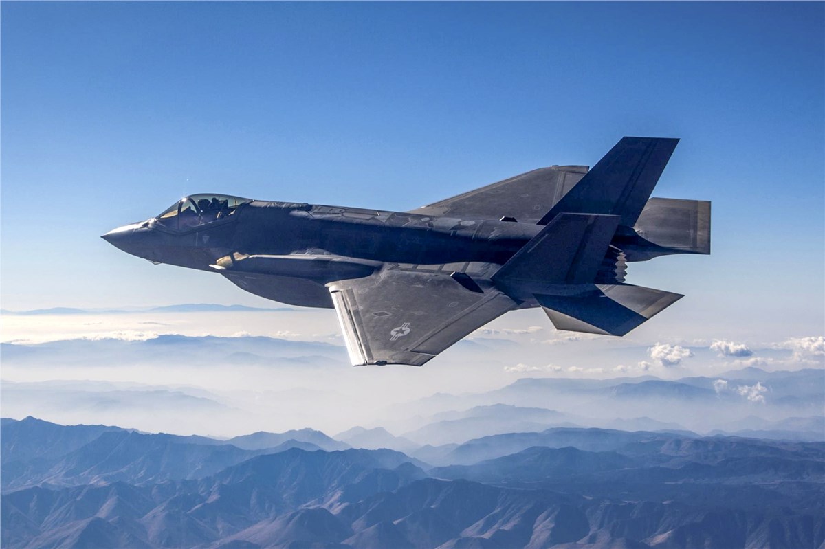 Elbit to Develop Panoramic Cockpit Display Units for F-35 Ai