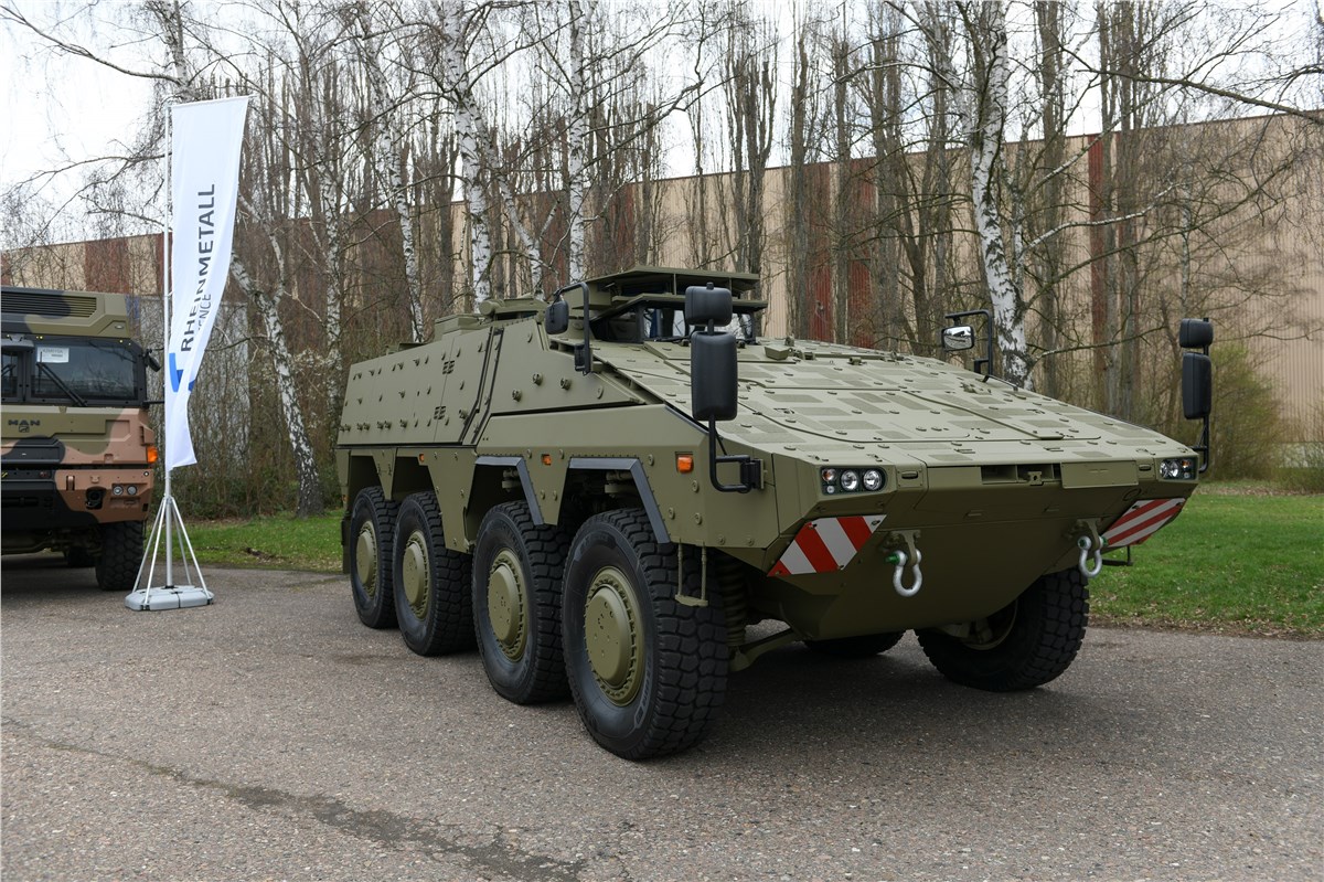 Land 400 Phase 2: Australian Government Inspects First Austr