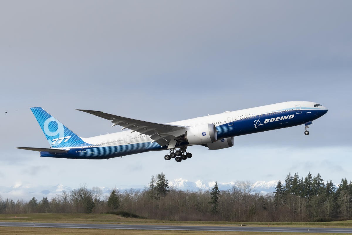 New Boeing 777X Completes Successful 1st Flight