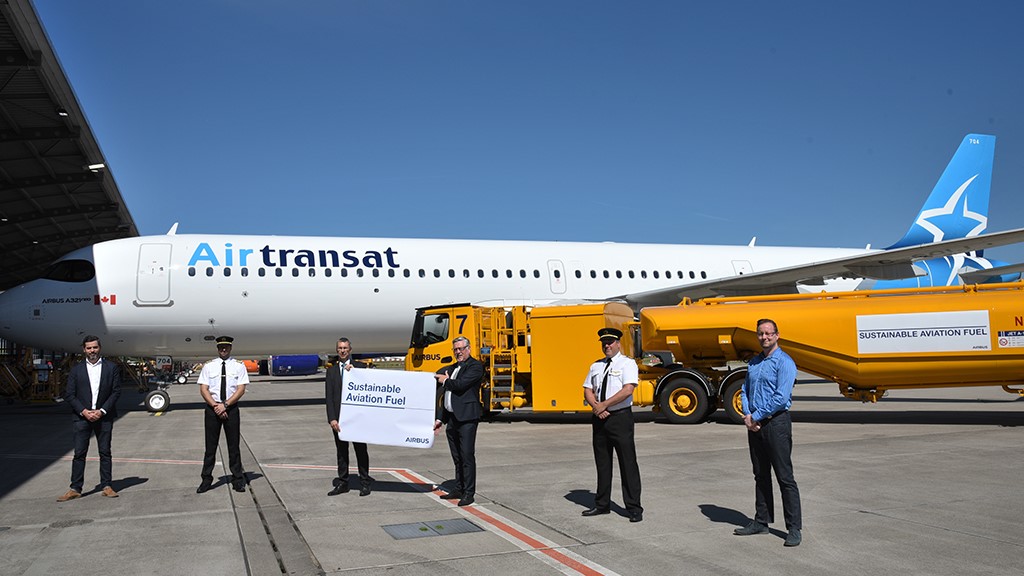AerCap, Air Transat and Airbus Celebrate Milestone A321LR Su