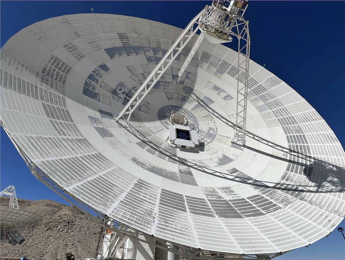 Nasas New Experimental Antenna Tracks Deep Space Laser